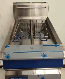 Blue Seal GT46 Twin Tank Deep Fryer - Nat Gas - New - $4750 + GST ...